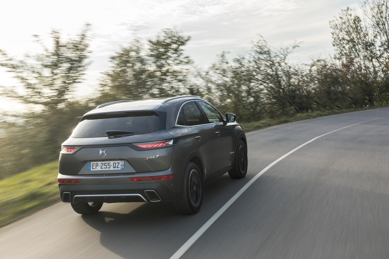 Photo 19 - DS7 Crossback Performance Line vue arrière gris platinium ...