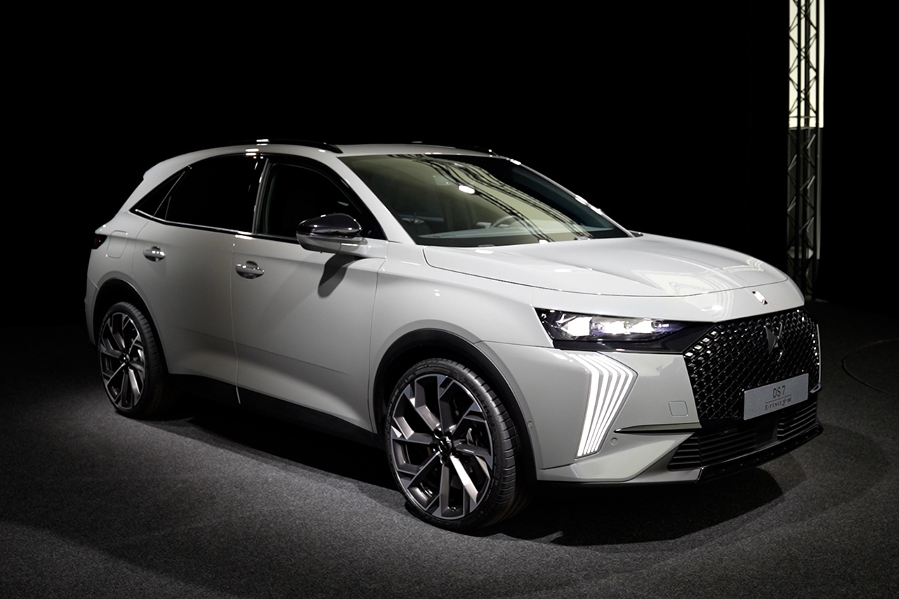 DS7 (2022). The SUV changes name, look and offers up to 360 hp - Ace Mind