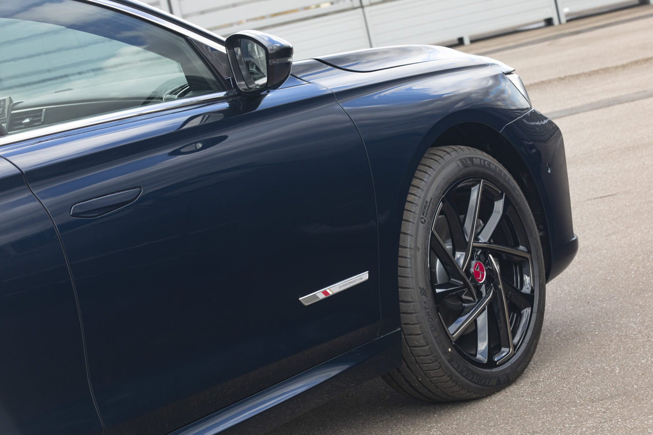 Photo 29 - DS9 Performance Line midnight blue - La DS9 face à la ...