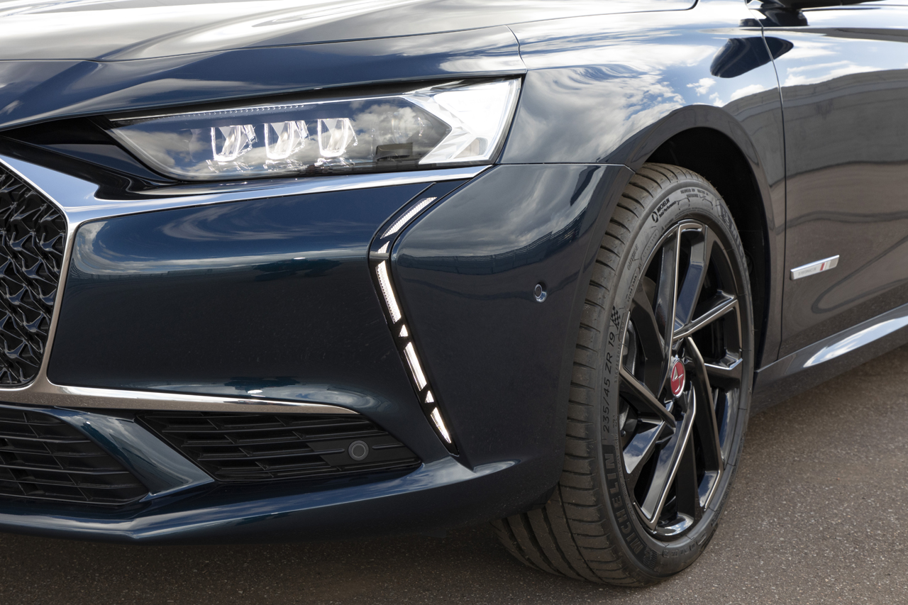 Photo 31 - DS9 Performance Line midnight blue - La DS9 face à la ...