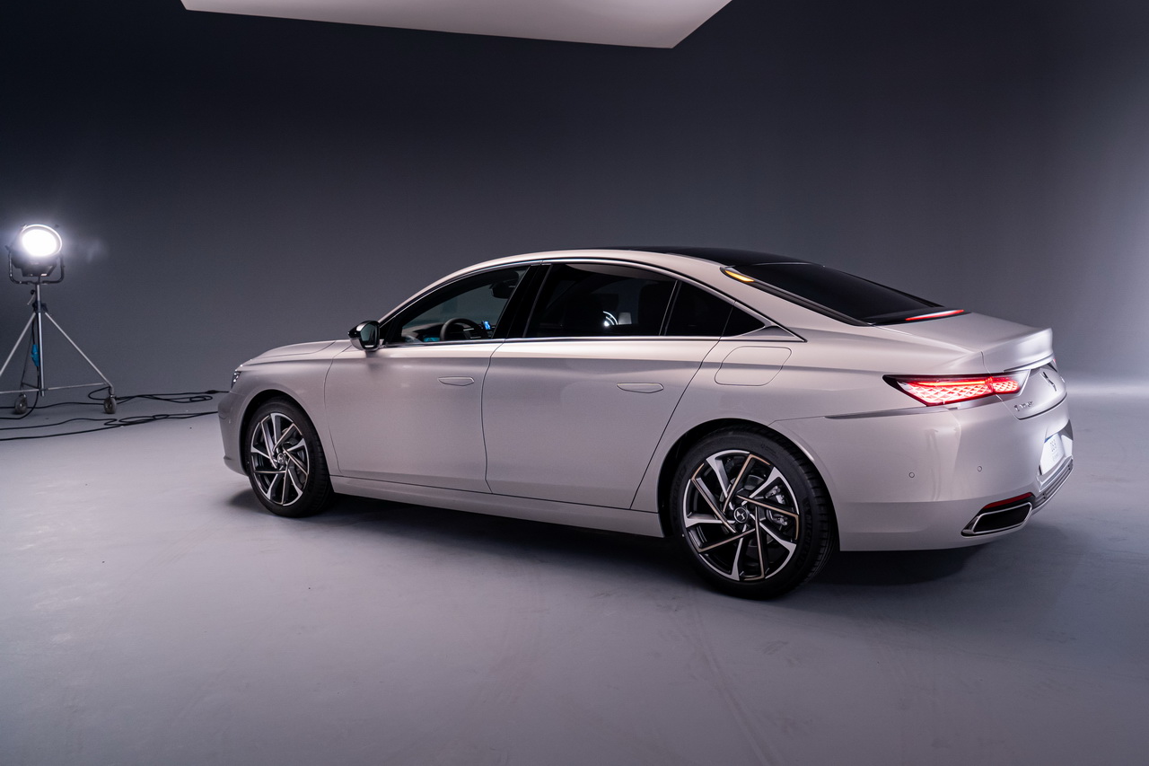 DS9 (2021). A bord de la grande berline DS