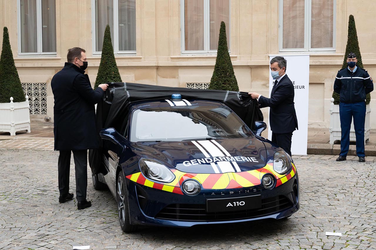 Photo 2 - Gerald Darmanin Laurent Rossi Alpine A110 - Alpine A110 ...