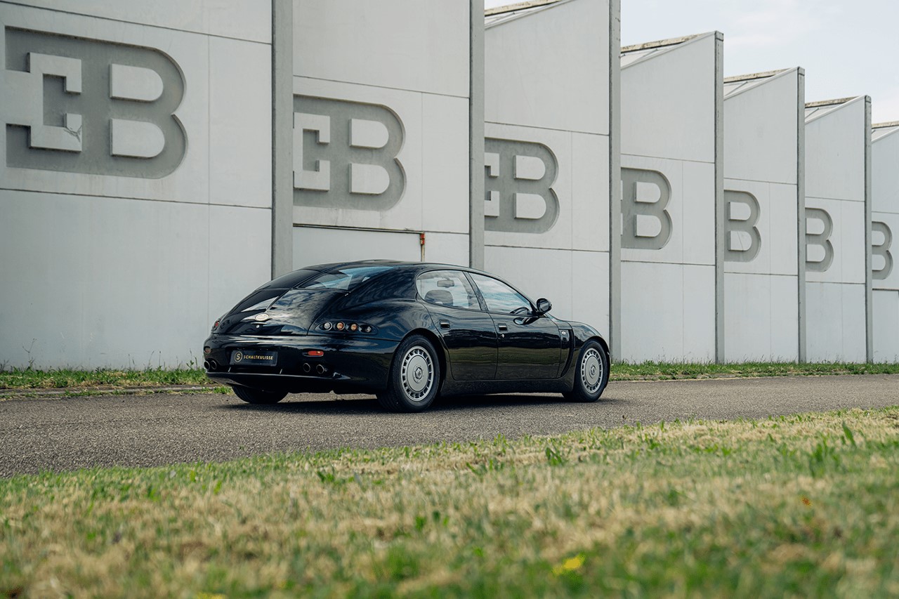 Bugatti EB112 (2000). L'une des trois berlines produites est à vendre