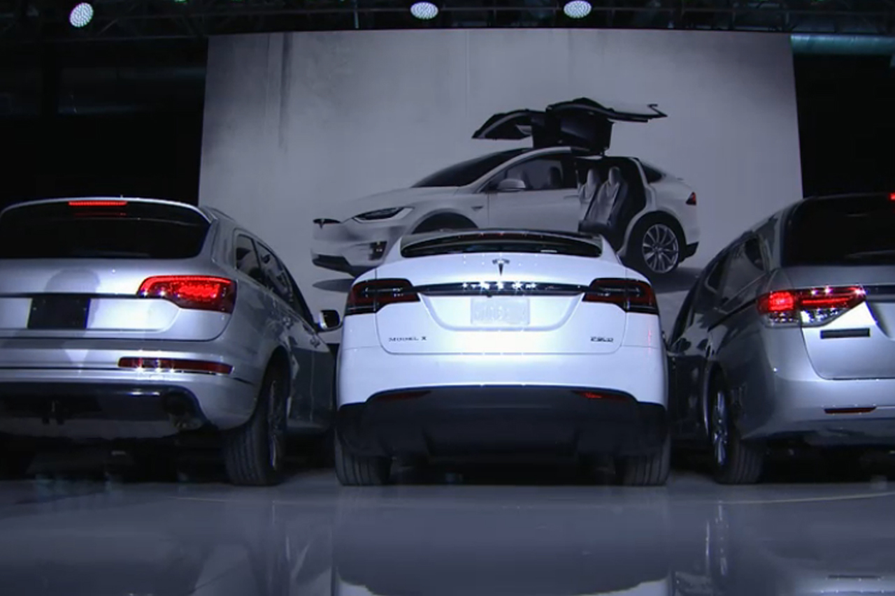 Photo 10 - Tesla Model X Audi Q7 et Honda Odyssey - Tesla Model X ...