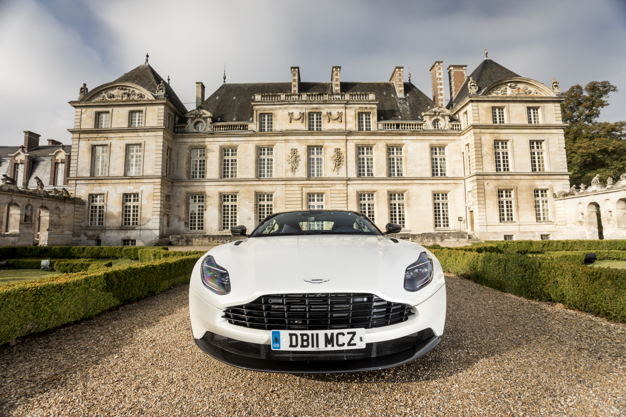 Les plus belles images de l'essai de l'Aston Martin DB11 V8 | L'Argus