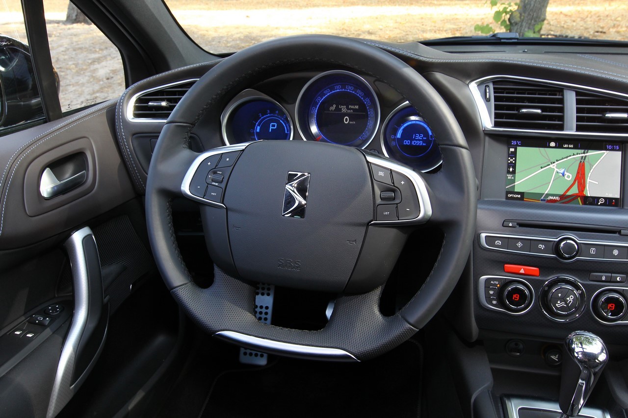 Au volant de la DS 4 BlueHDi 180