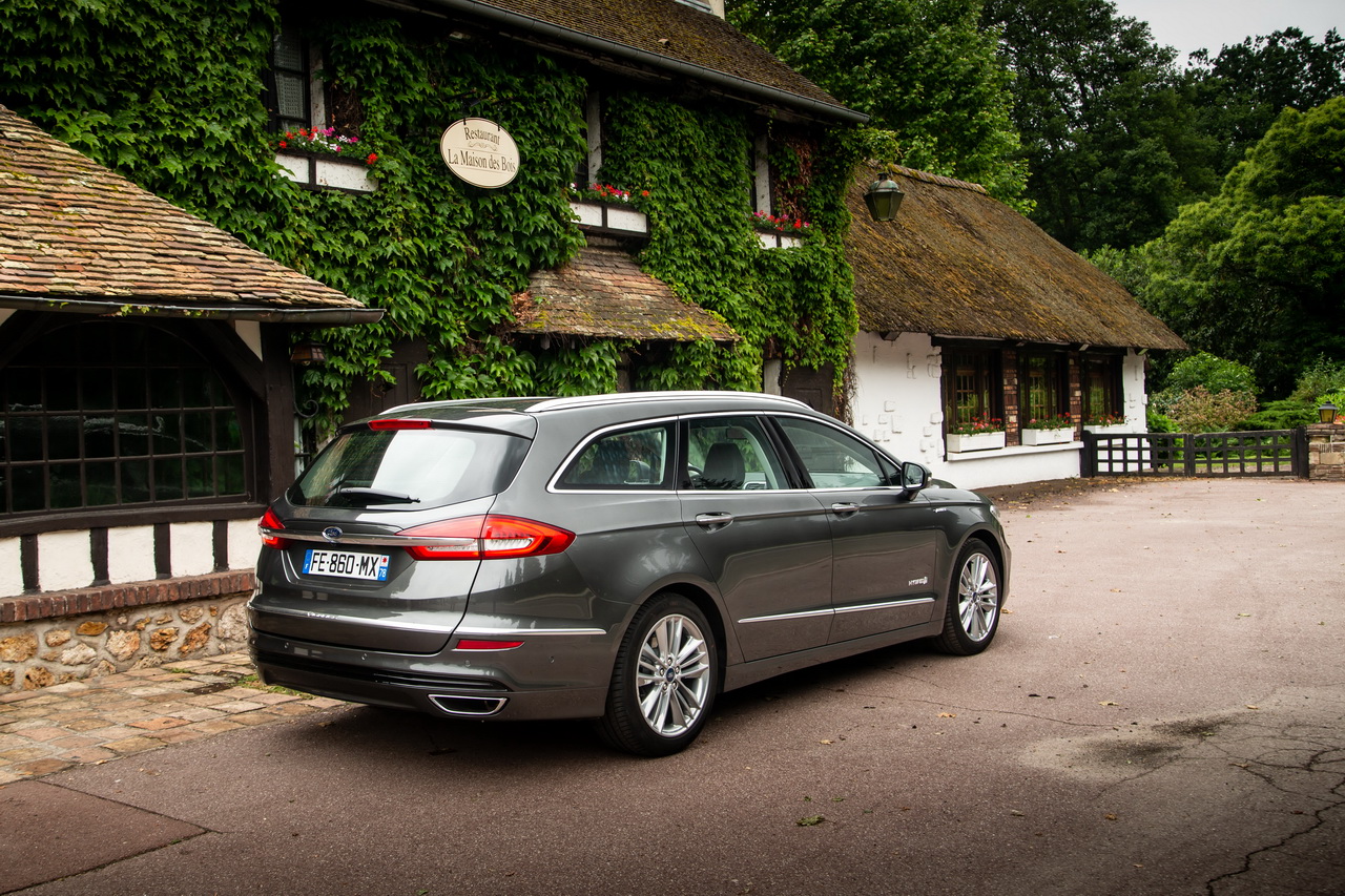 Essai Ford Mondeo SW Hybrid : un break hybride essence à considérer