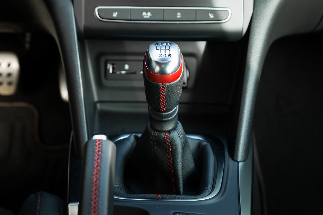 Photo 31 - Mégane RS jaune Sirius châssis Cup boîte mécanique - Essai ...