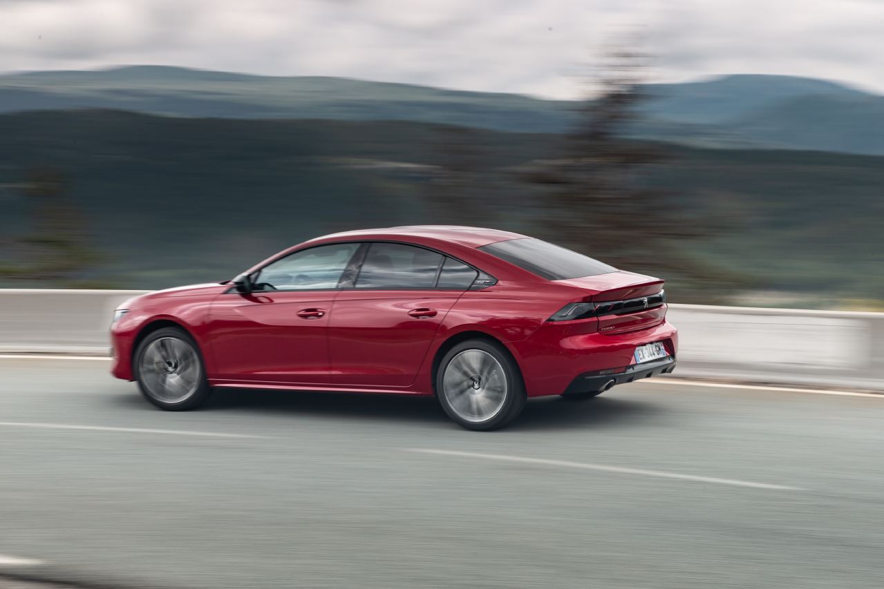Photo 58 - Peugeot 508 GT rouge action arrière gauche - Essai Peugeot ...