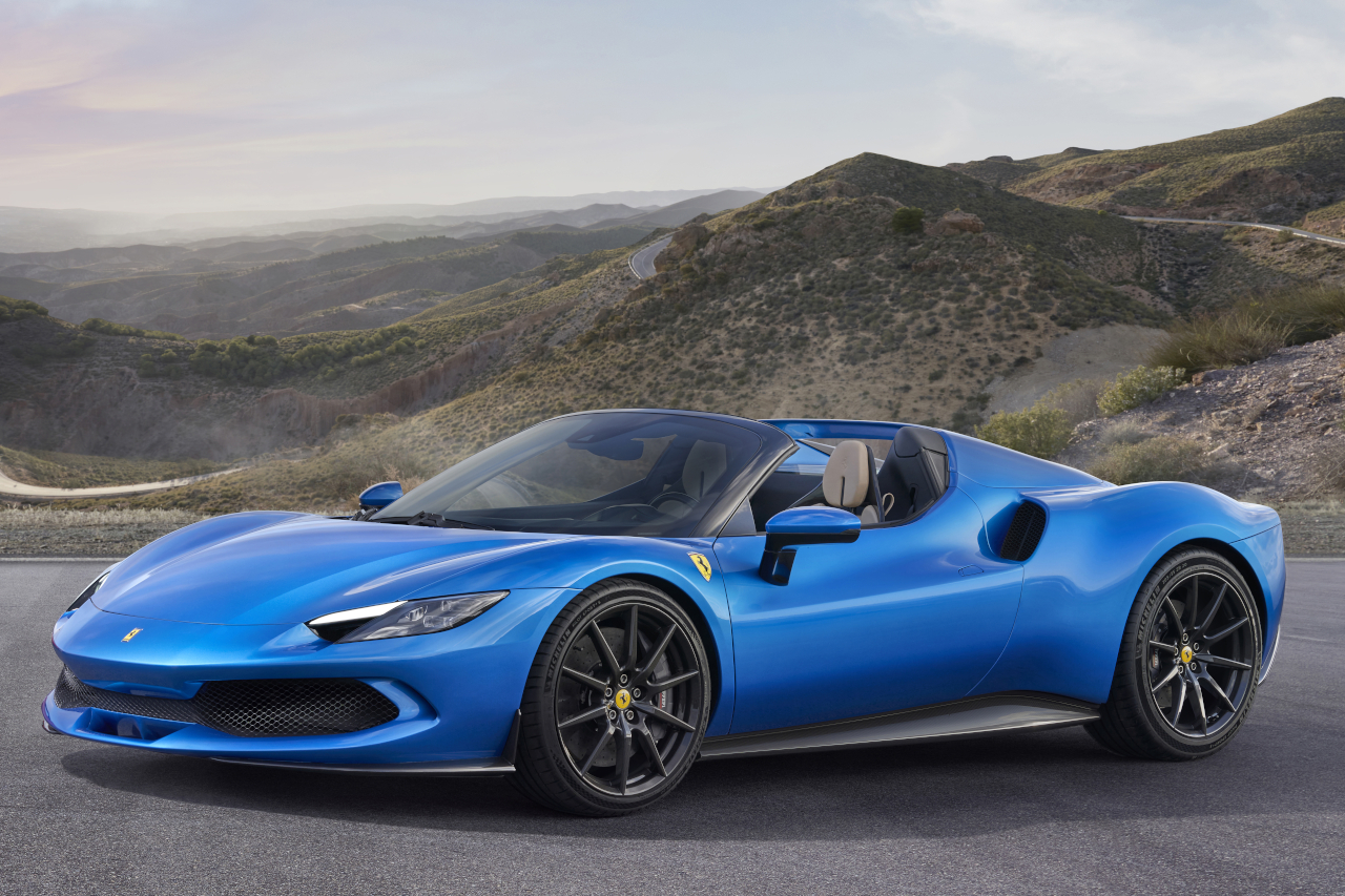 Ferrari 296 GTS (2022). L'hybride rechargeable découvrable de 830 ch