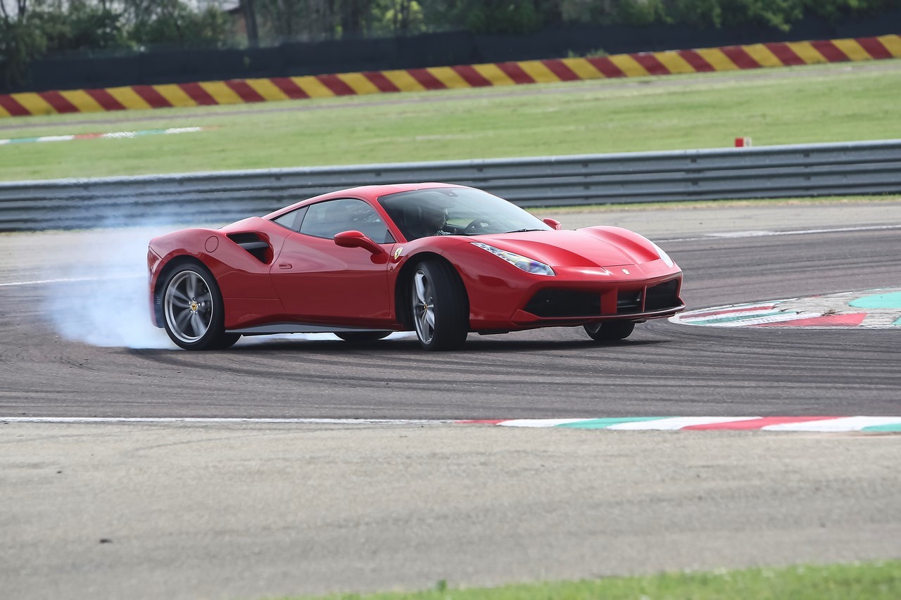 Photo 3 - Ferrari 488 GTB sur circuit - Ferrari 488 GTB : le prix, la ...
