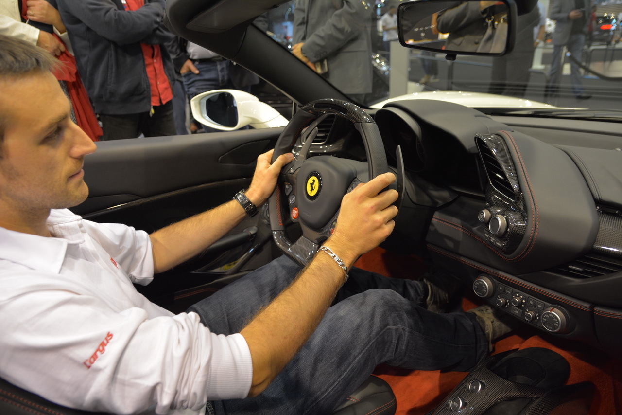 Diaporama et photos - Salon auto Lyon 2015 : à bord de la Ferrari 488 ...