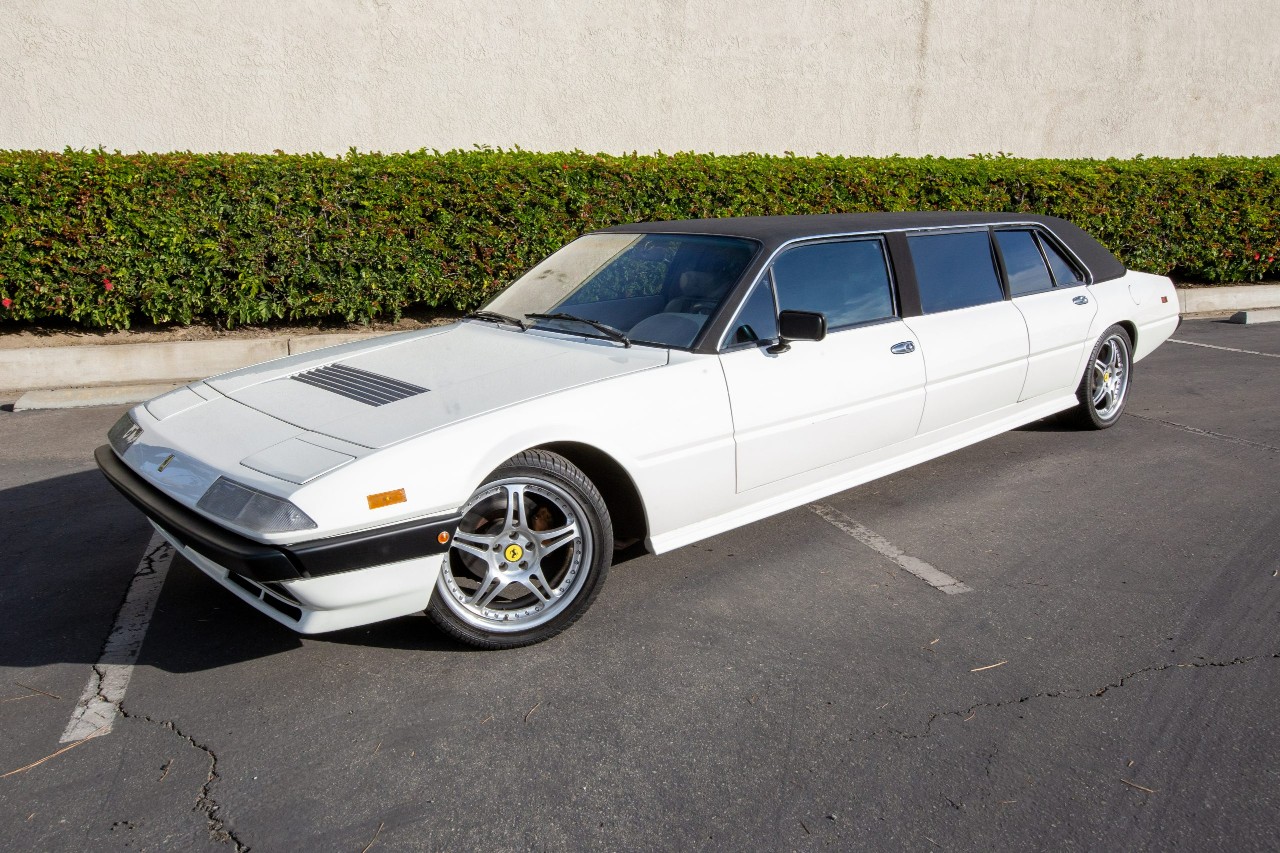 Une unique Ferrari 400i limousine affole les enchères aux USA