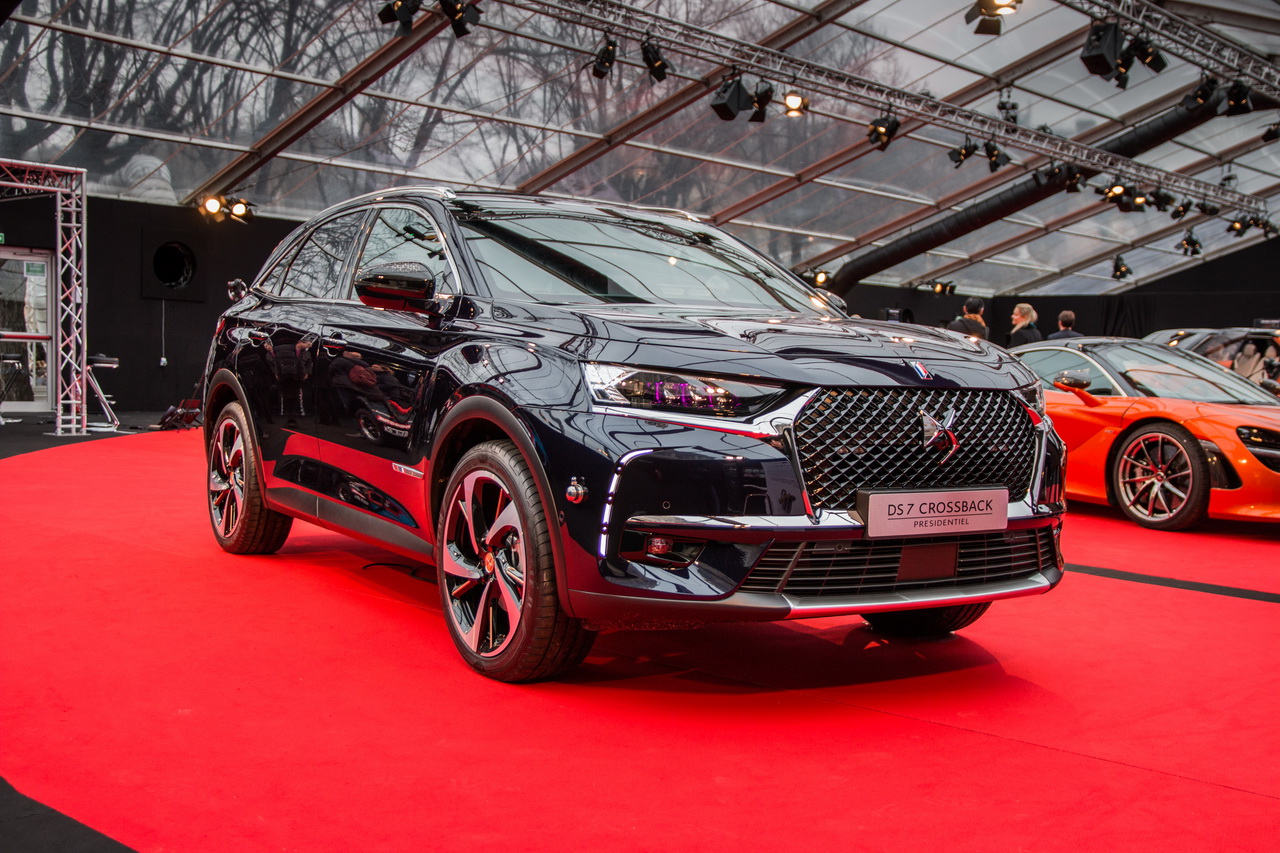 Photo 18 - DS7 Crossback présidentielle vue avant bleue - Festival ...