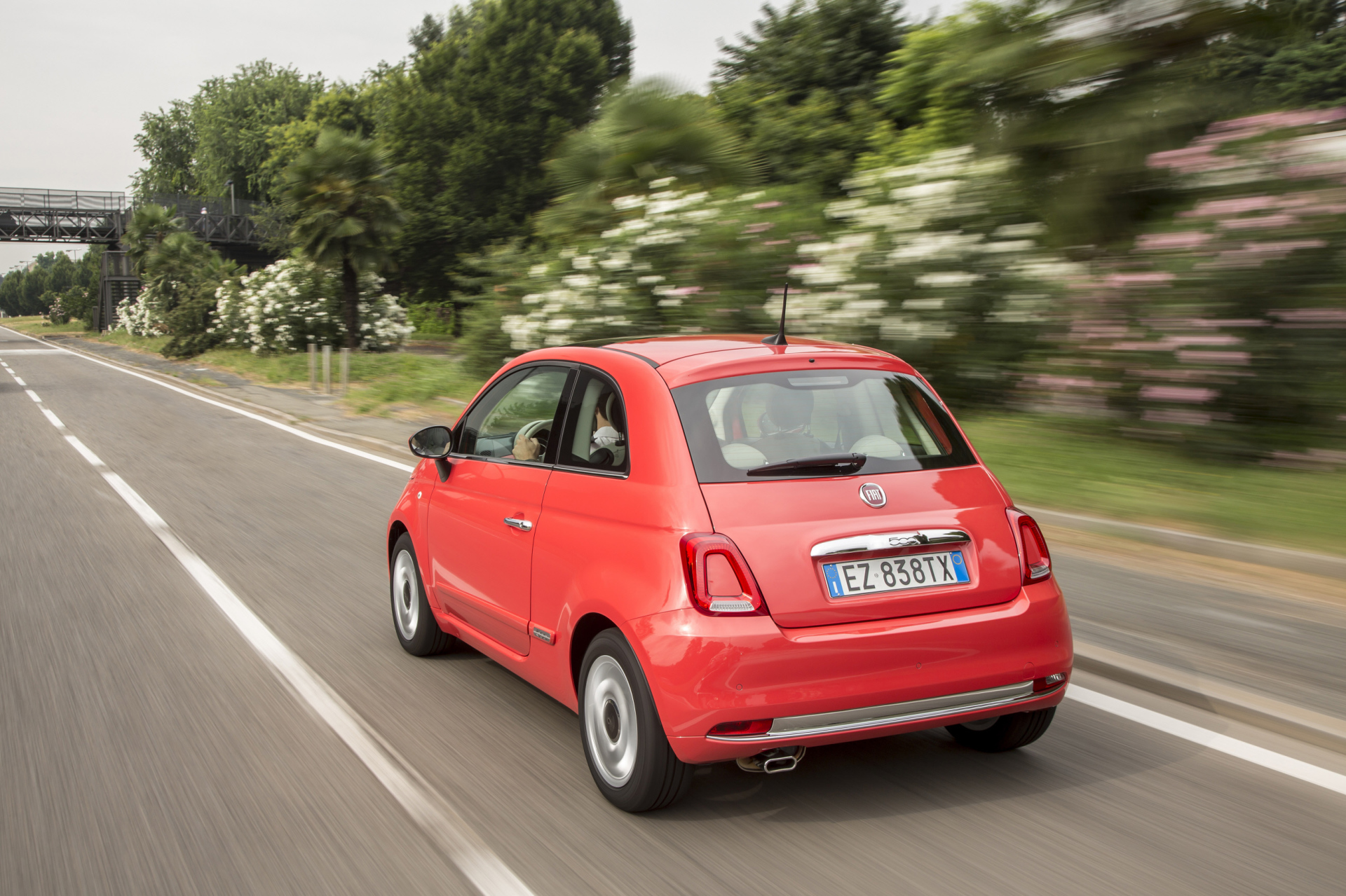 Photo 3 - fiat 500 rouge arrière - Fiat 500 : nouveaux équipements et ...