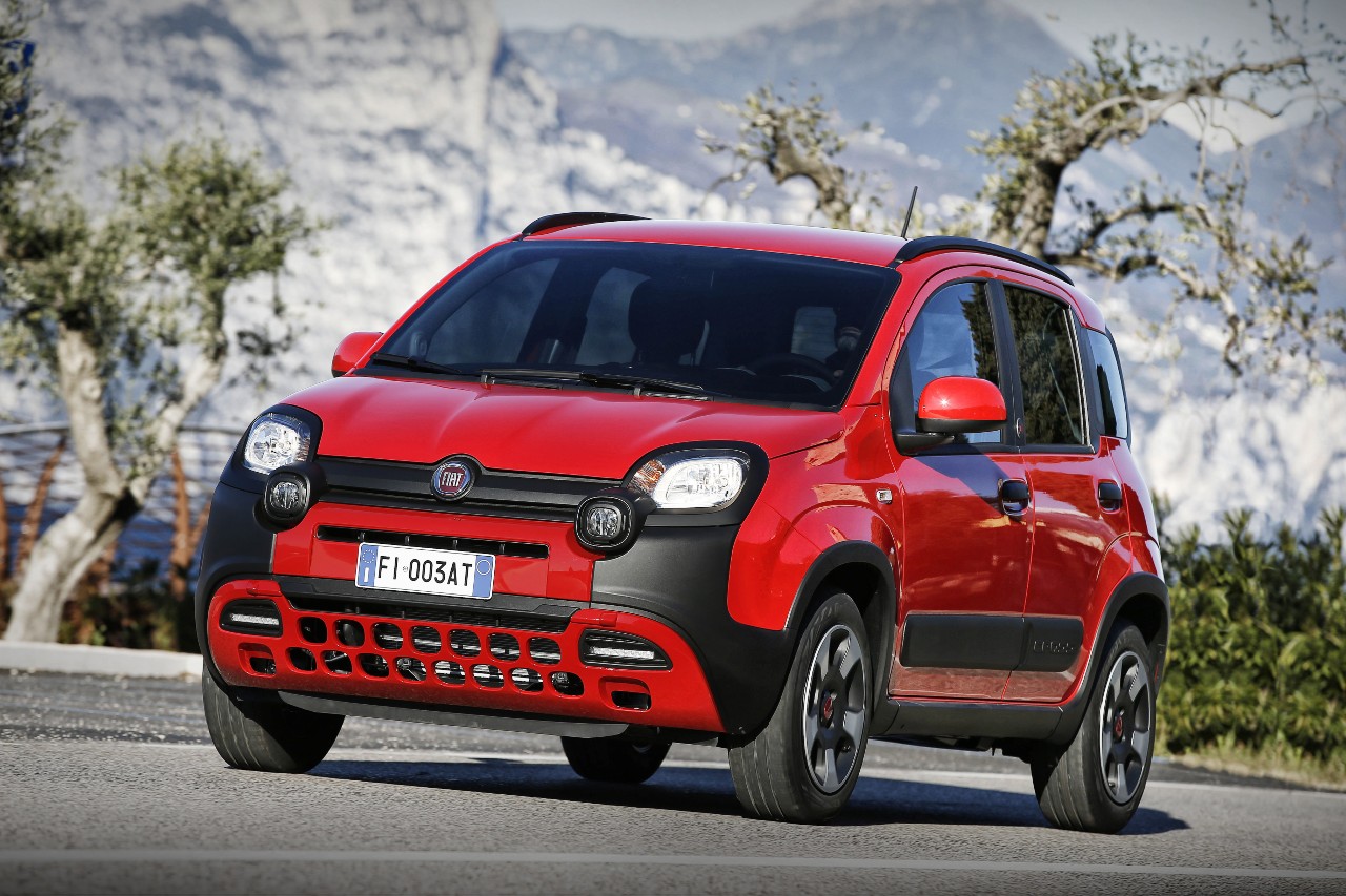 Fiat Panda Cross (2022). Une série spéciale (RED) pour la baroudeuse ...