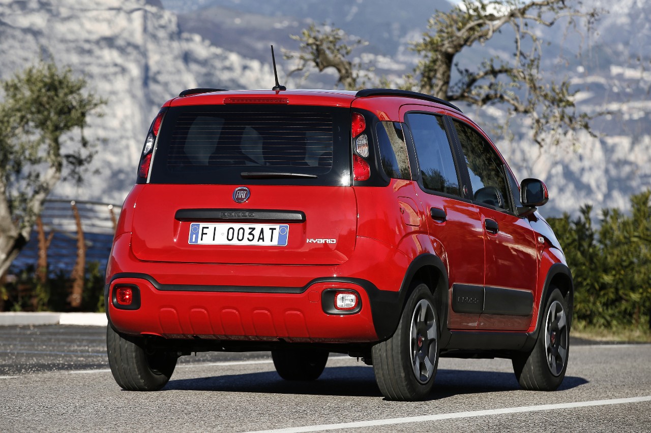Fiat Panda Cross (2022). Une série spéciale (RED) pour la baroudeuse ...