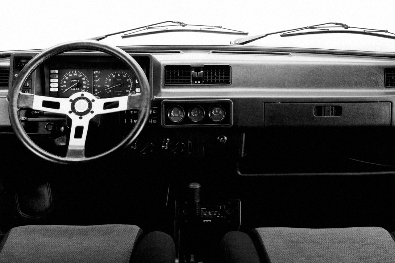 Photo 10 - fiat ritmo interieur - Fiat. 13 futurs collectors sur ...