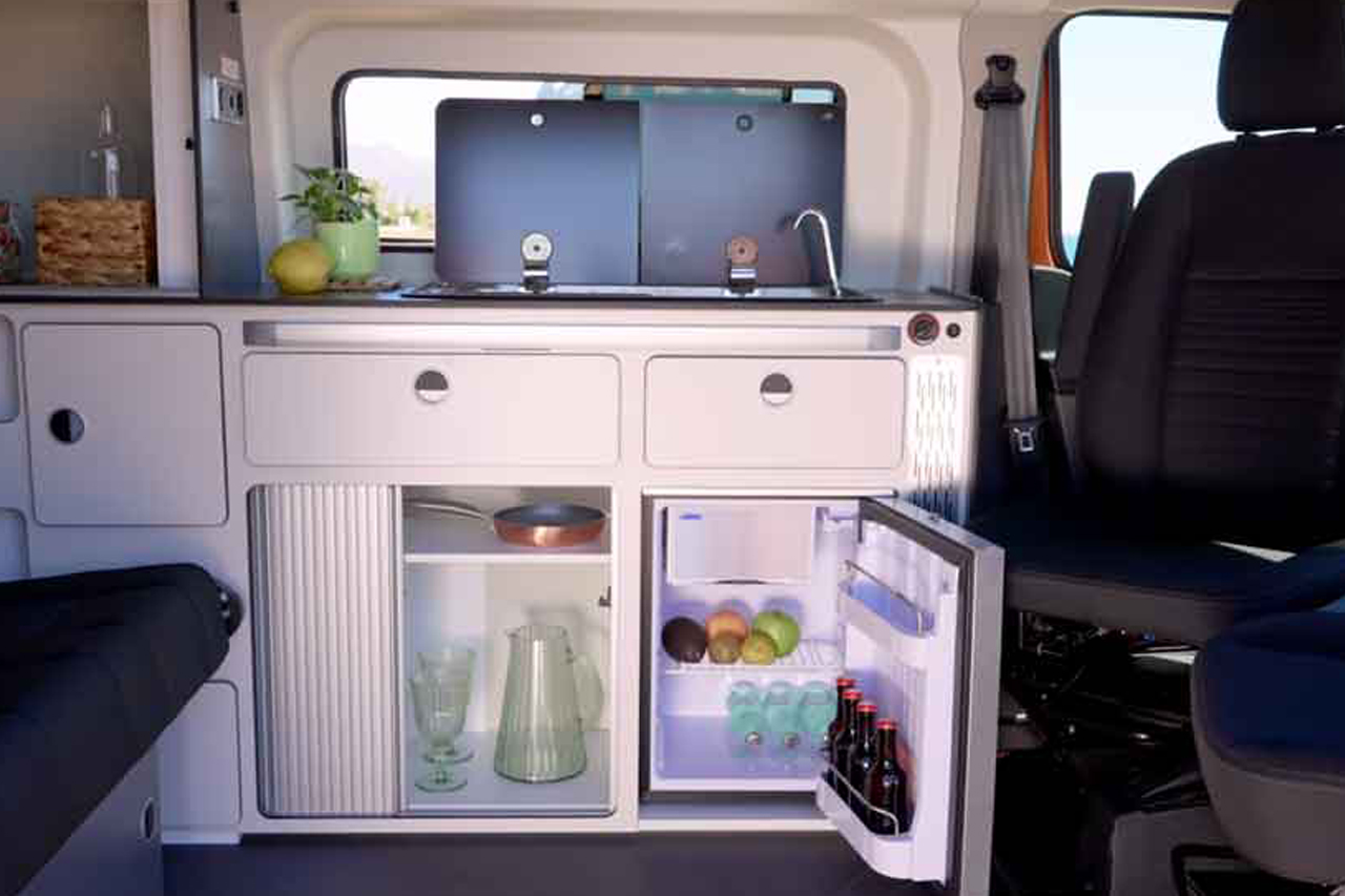 Photo 4 - van Ford Custom Font Vendôme Auto Camper cuisine - Font ...