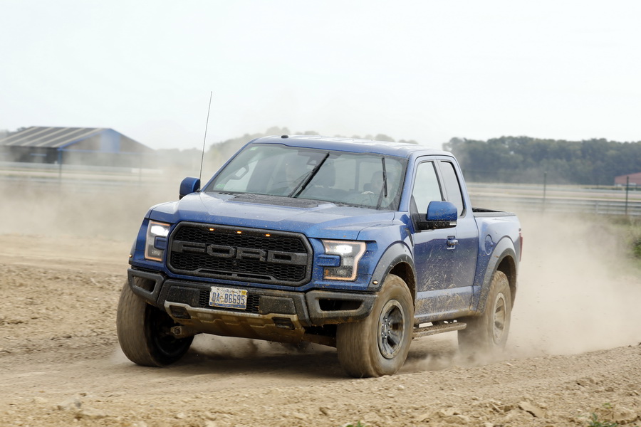 Essai Ford F-150 Raptor : le dinosaure venu d'Amérique - L'argus