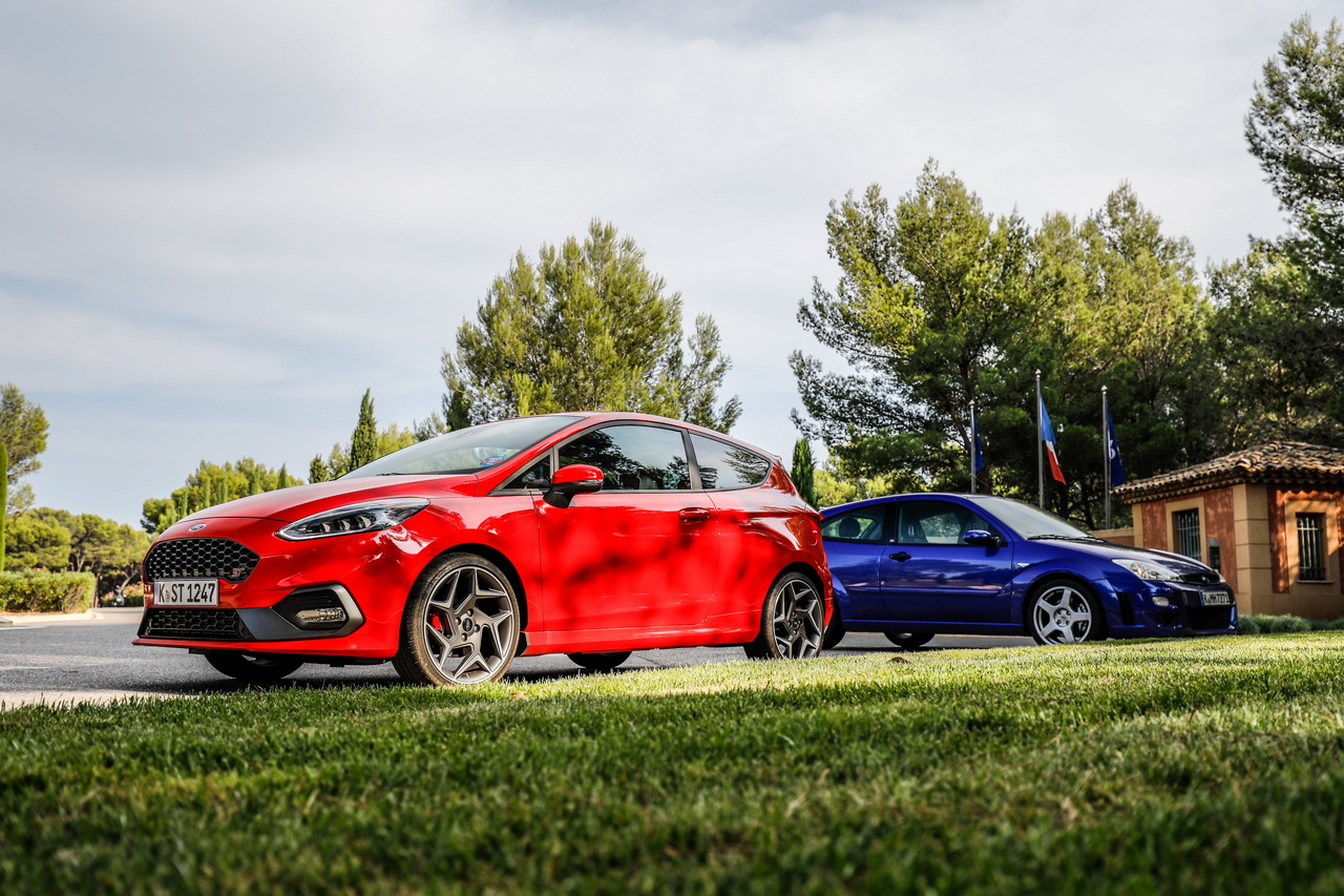 Photo 4 - Ford Focus RS MKI vs Ford Fiesta ST - Ford Focus RS MKI vs ...