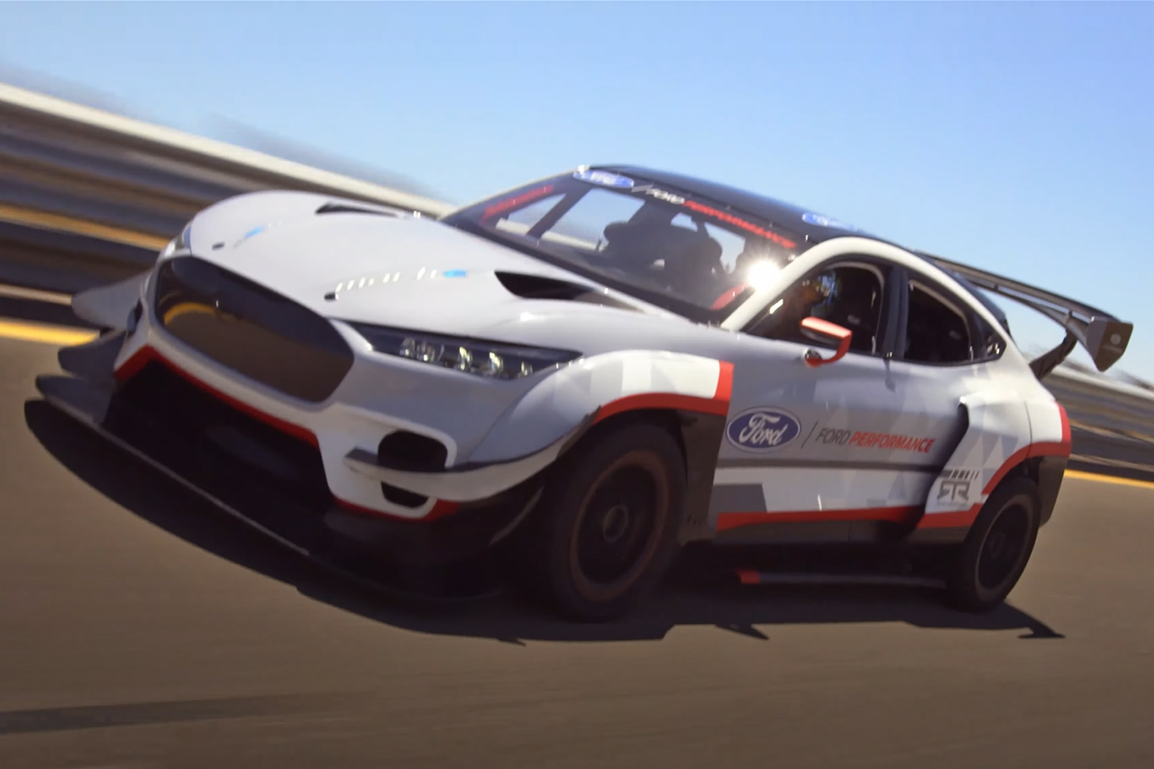 Photo 14 - Ford Mach-E 1400 SUV électrique 1400 ch sept moteurs - Ford ...