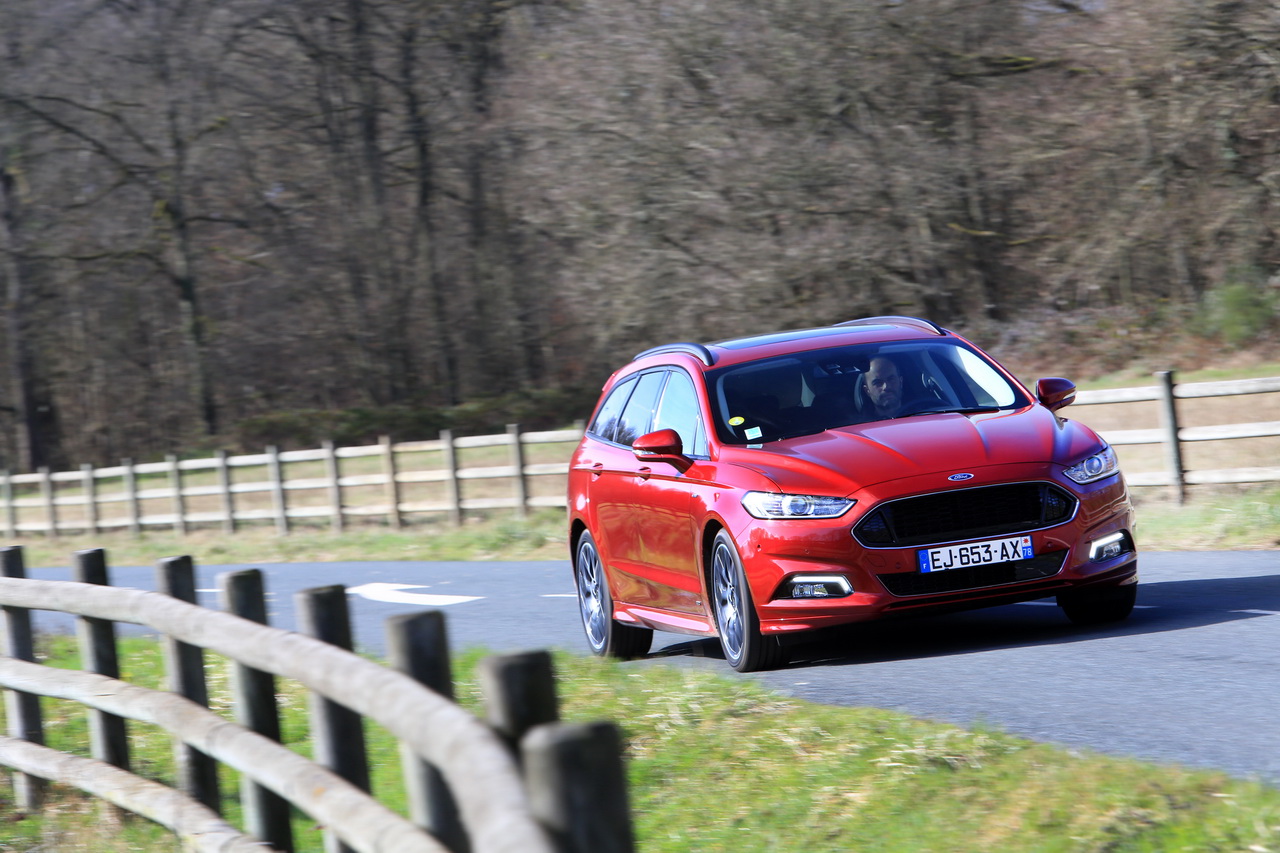 Photo 3 - Ford Mondeo SW ST-Line 2017 rouge avant droit - Essai Ford ...