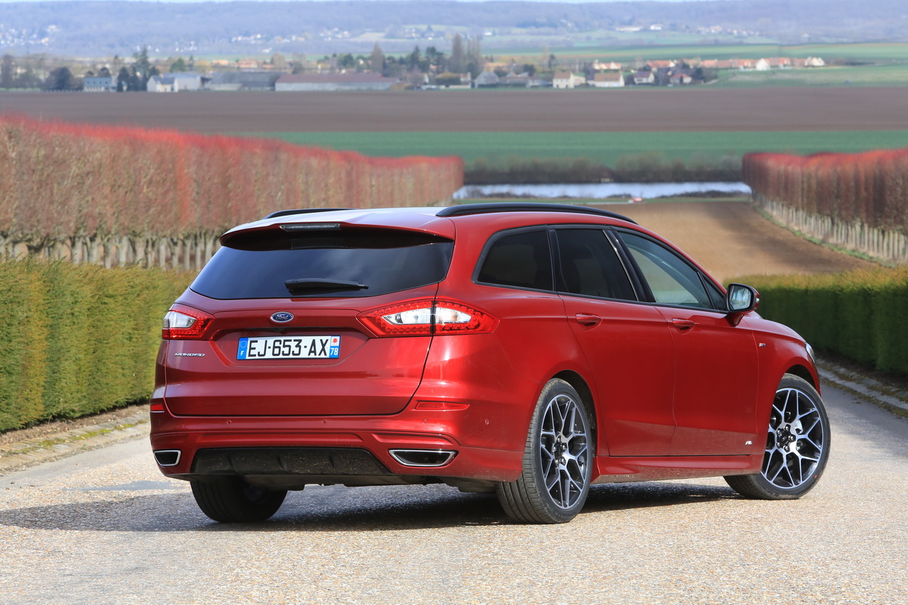 Photo 44 - Ford Mondeo SW ST-Line 2017 rouge arrière droit - Essai Ford ...