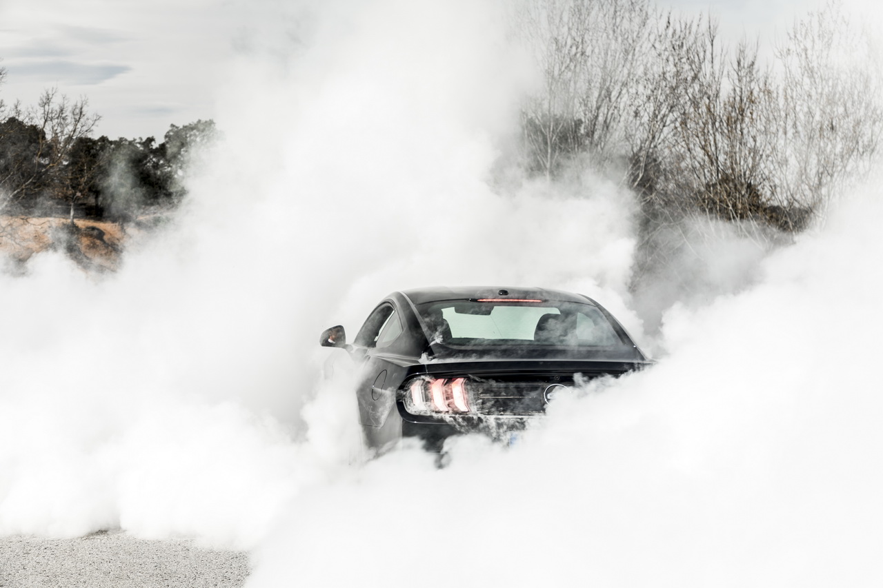 Photo 9 - Ford Mustang au Col de Vence dans les Alpes-Maritimes - Les ...