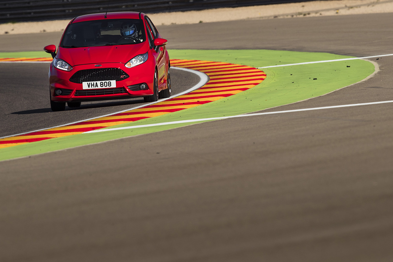 Photo 8 - Vidéo : la gamme Ford Performance s'éclate sur circuit