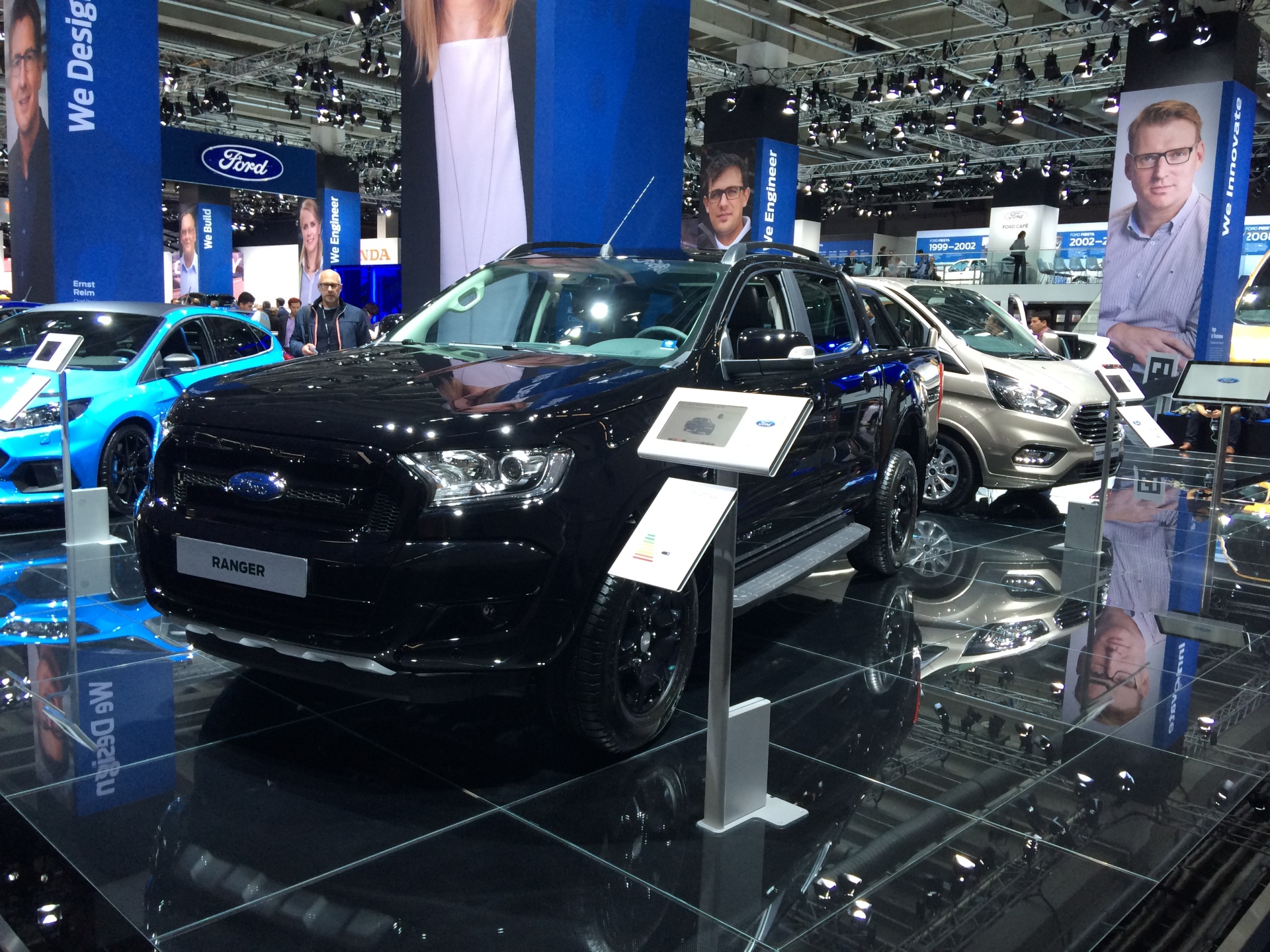 Ford Ranger Black Edition 2017 : Une livrée noire pour le pick-up Ford ...