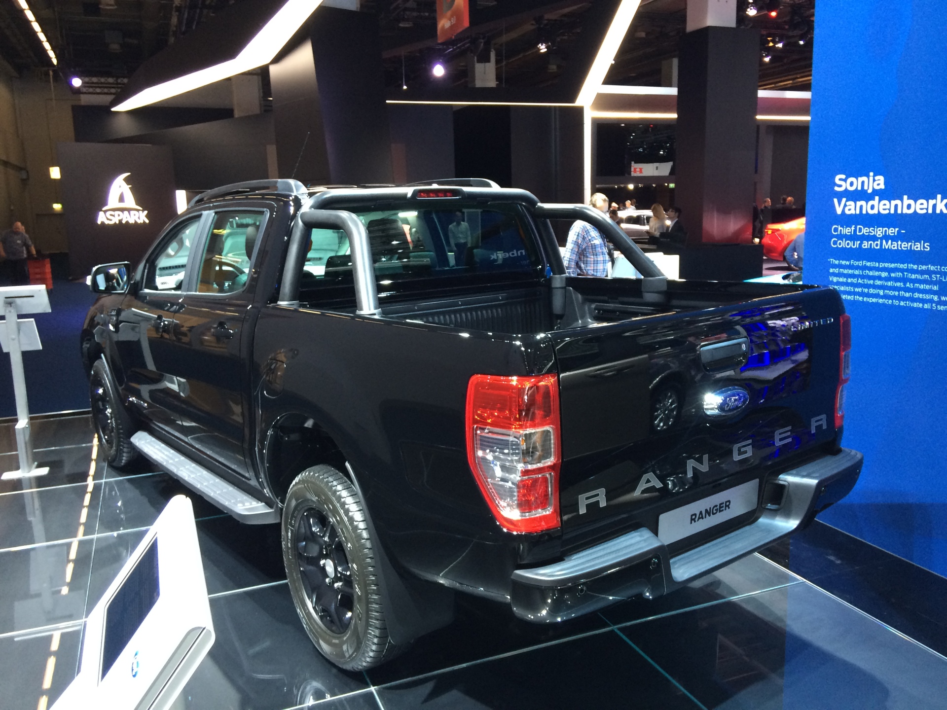 Ford Ranger Black Edition 2017 : Une livrée noire pour le pick-up Ford ...