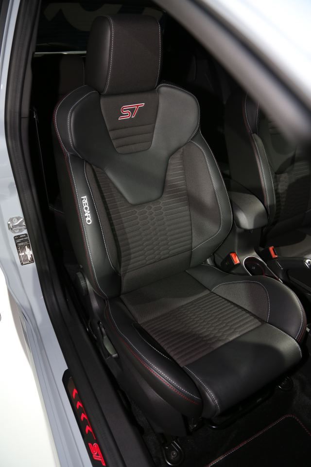 La Ford Fiesta ST200 s'impatiente à Genève - Photo #12 - L'argus