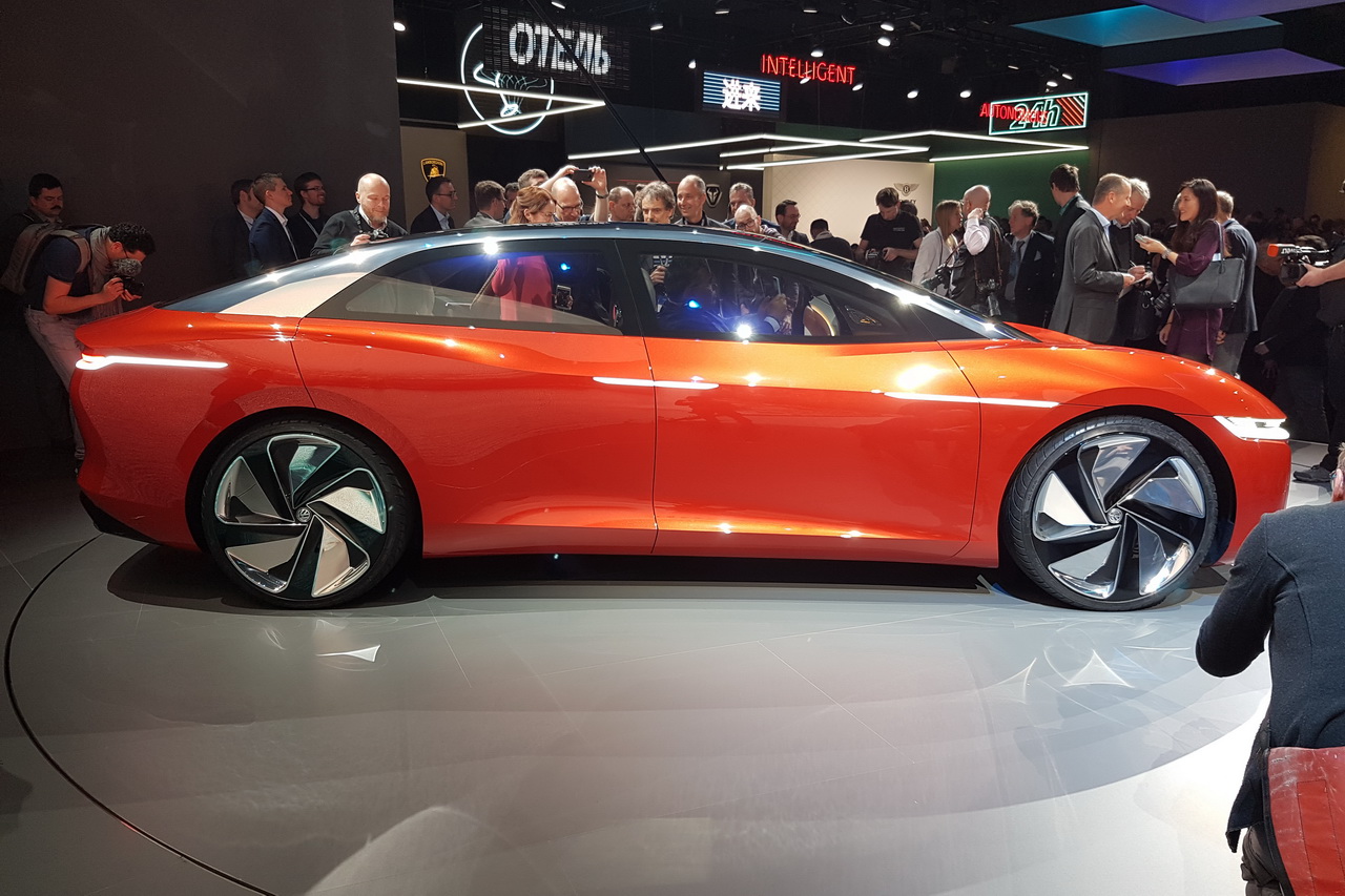 Volkswagen ID Vizzion : la première voiture autonome de Volkswagen ...