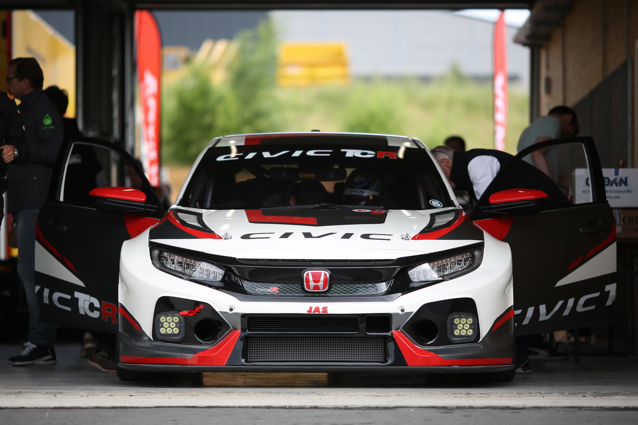 Photo 26 - Essai Honda Civic TCR : notre avis sur la Civic de course