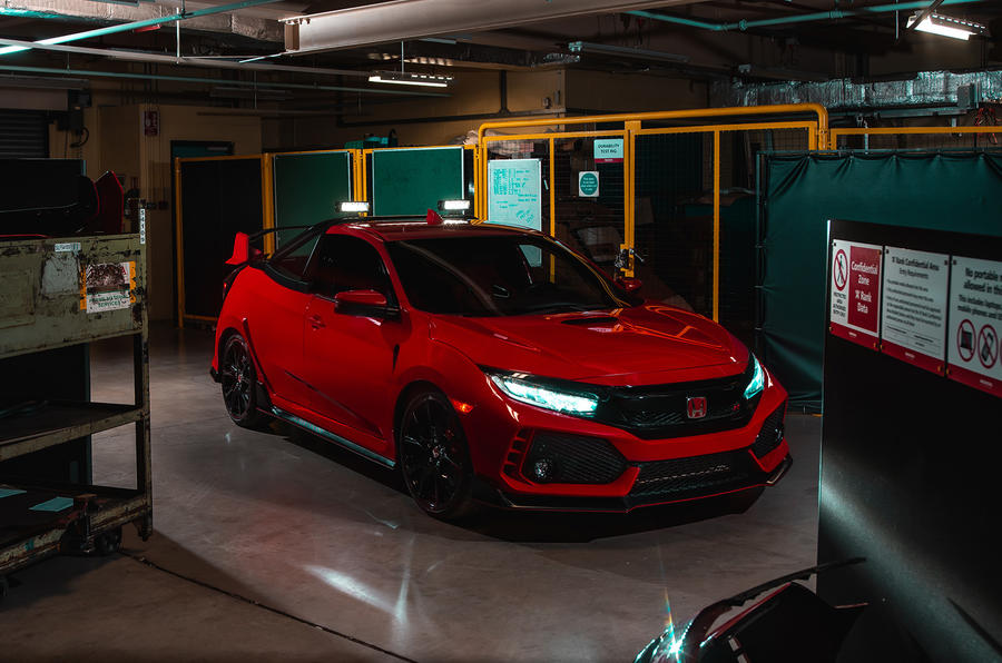 Photo 3 - Honda Civic Type R pick-up 2018 rouge vue avant - Honda Civic ...