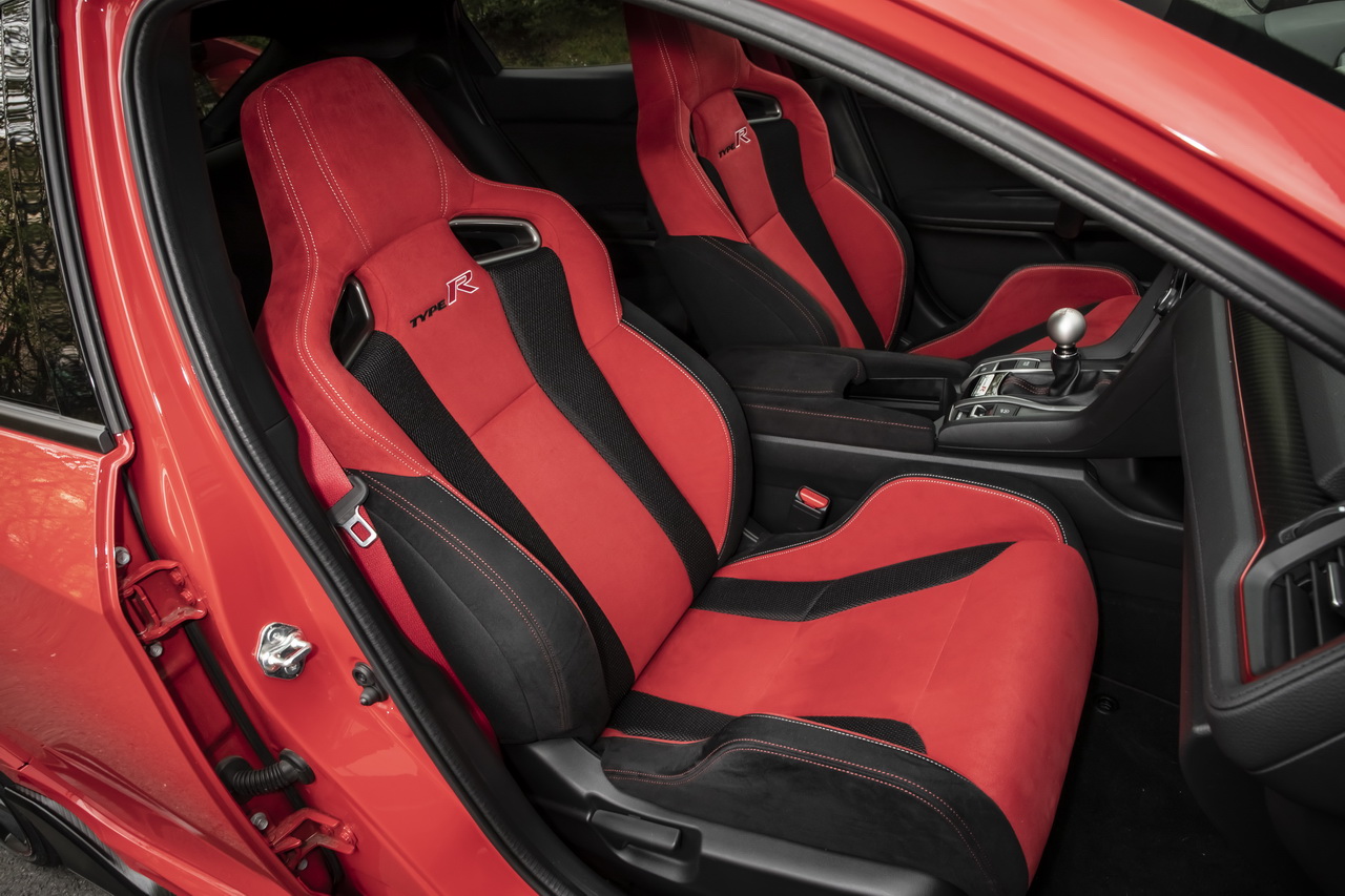 Photo 26 - Siege Civic Type R rouge - La Mégane RS restylée (2020) face ...