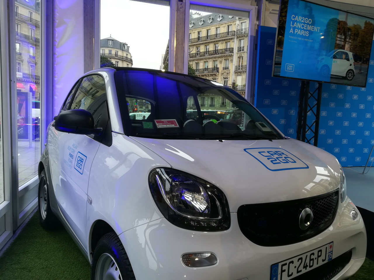 Photo 1 - Car2go Paris Daimler autopartage Autolib' - Daimler lance son ...