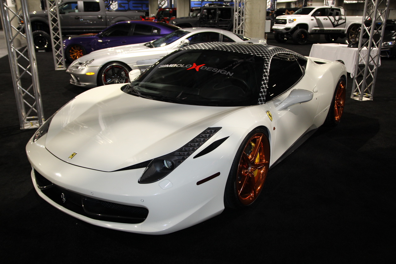 Photo 15 - Ferrari 488 Italia blanche vue avant LA AutoShow The Garage ...