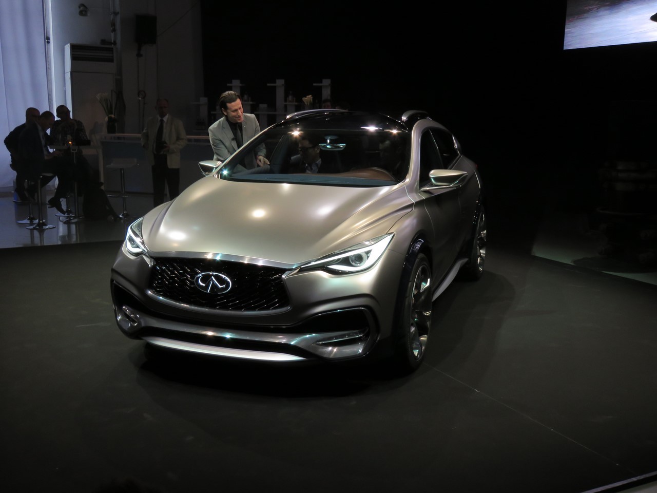 Live Genève 2015 : première découverte de l'Infiniti QX30 Concept - Photo #1 - L'argus