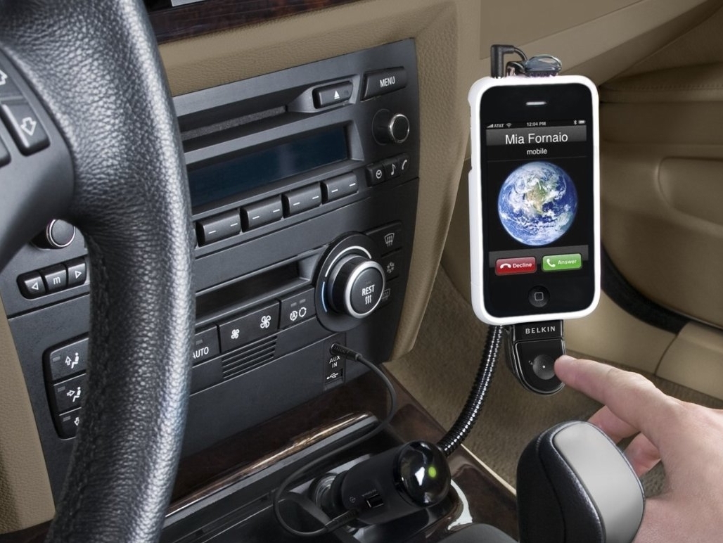 Kits main libre interdits : comment téléphoner sans oreillette