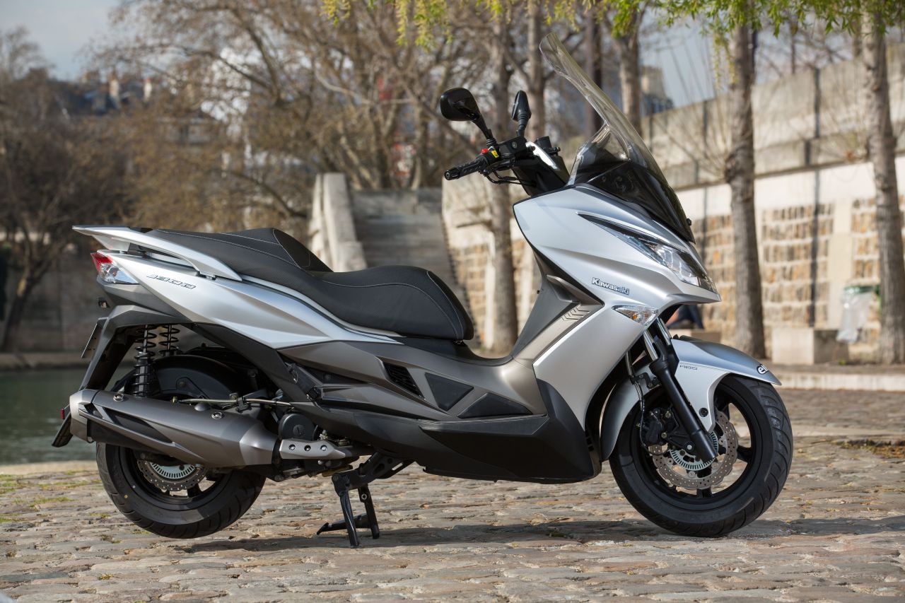 Photo 2 - Essai du scooter Kawasaki J300 : un retour inespéré
