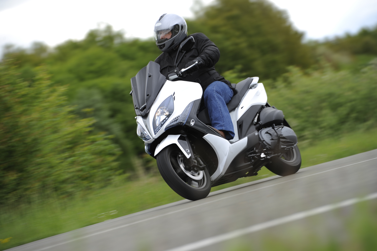 Essai du maxi-scooter Kymco Xciting 400