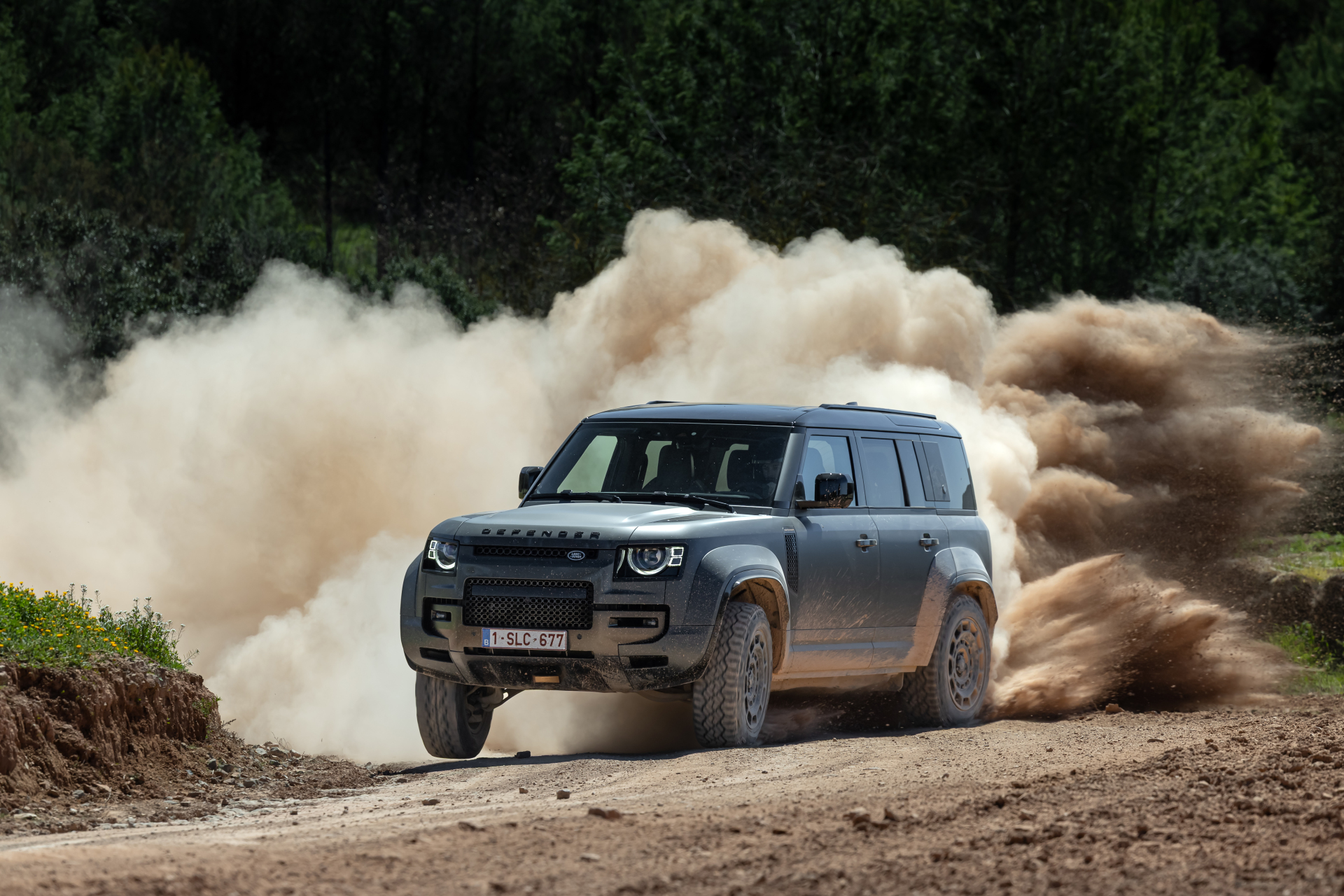 Essai Land Rover Defender Octa V8 (2025). L'octa vénère ! - Actus auto ...