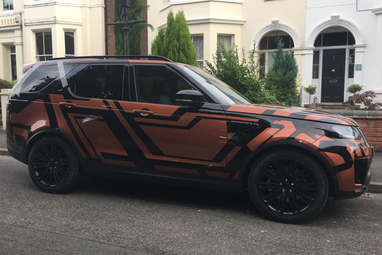 Land Rover Discovery (2017) : un camouflage léger avant le Mondial ...