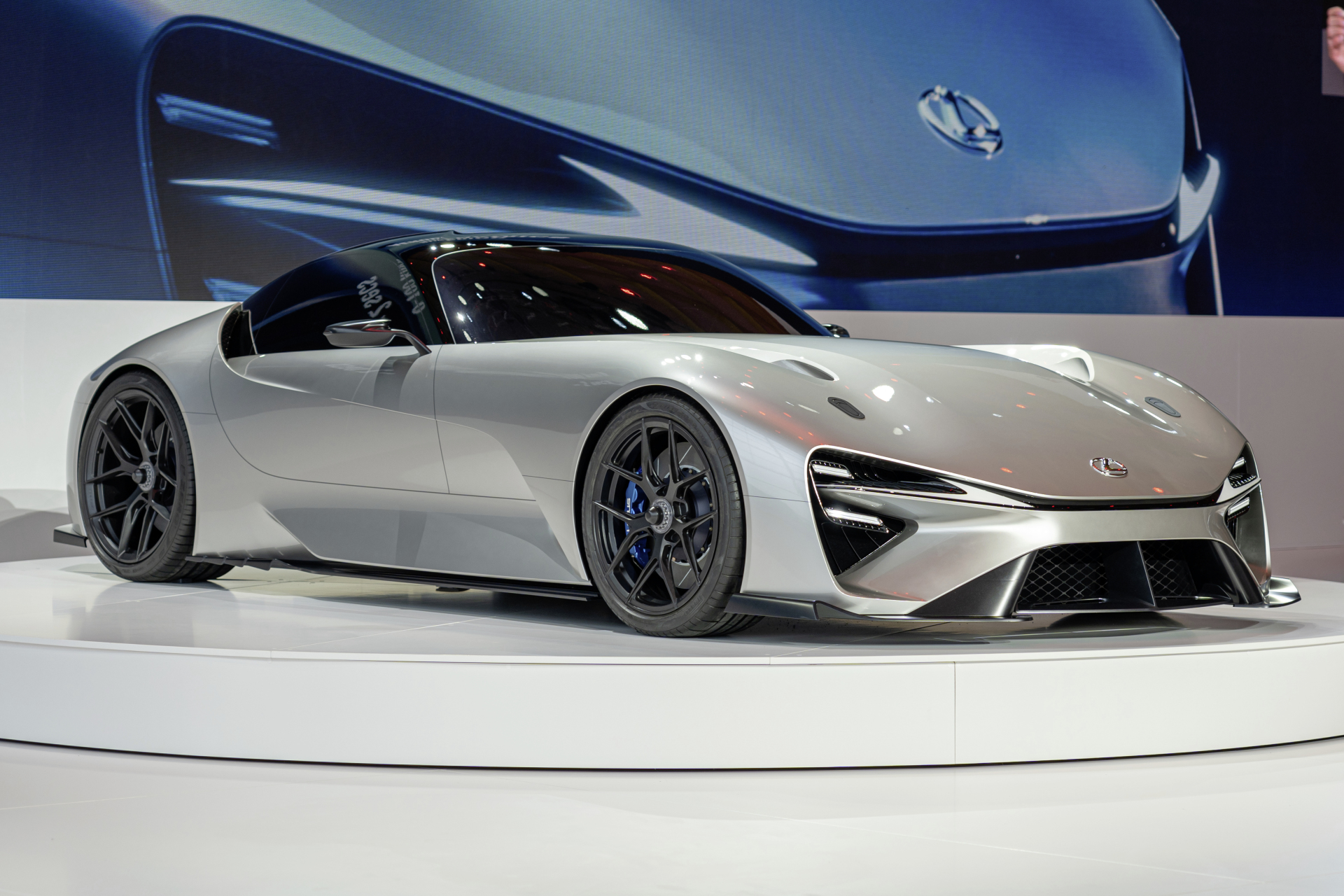 Vidéo Mitsubishi XM Crossover Concept - L'argus