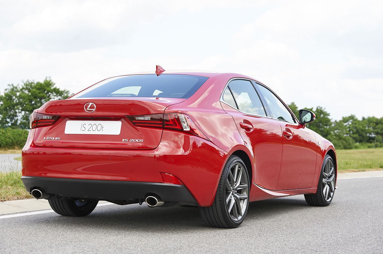 Lexus IS200t : alternative à l'hybride