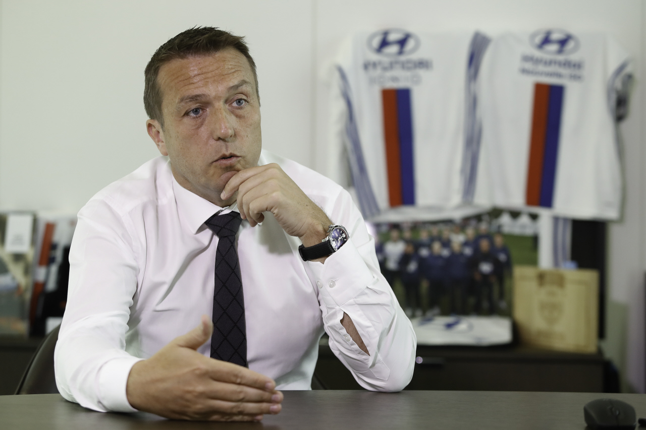 Photo 1 - portrait lionel french keogh hyundai - Lionel French-Keogh ...