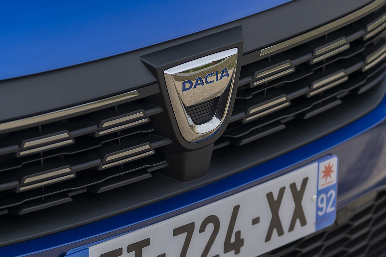 Photo 5 - logo dacia blason - Dacia. Un nouveau logo pour le SUV 7 places