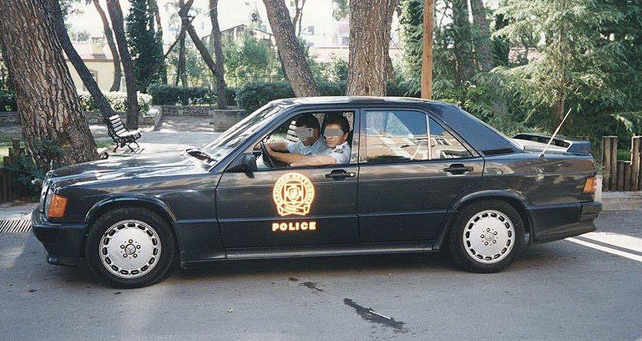 Photo 4 - mercedes 190 E 2.3 16 police grèce - Une étonnante flotte de ...